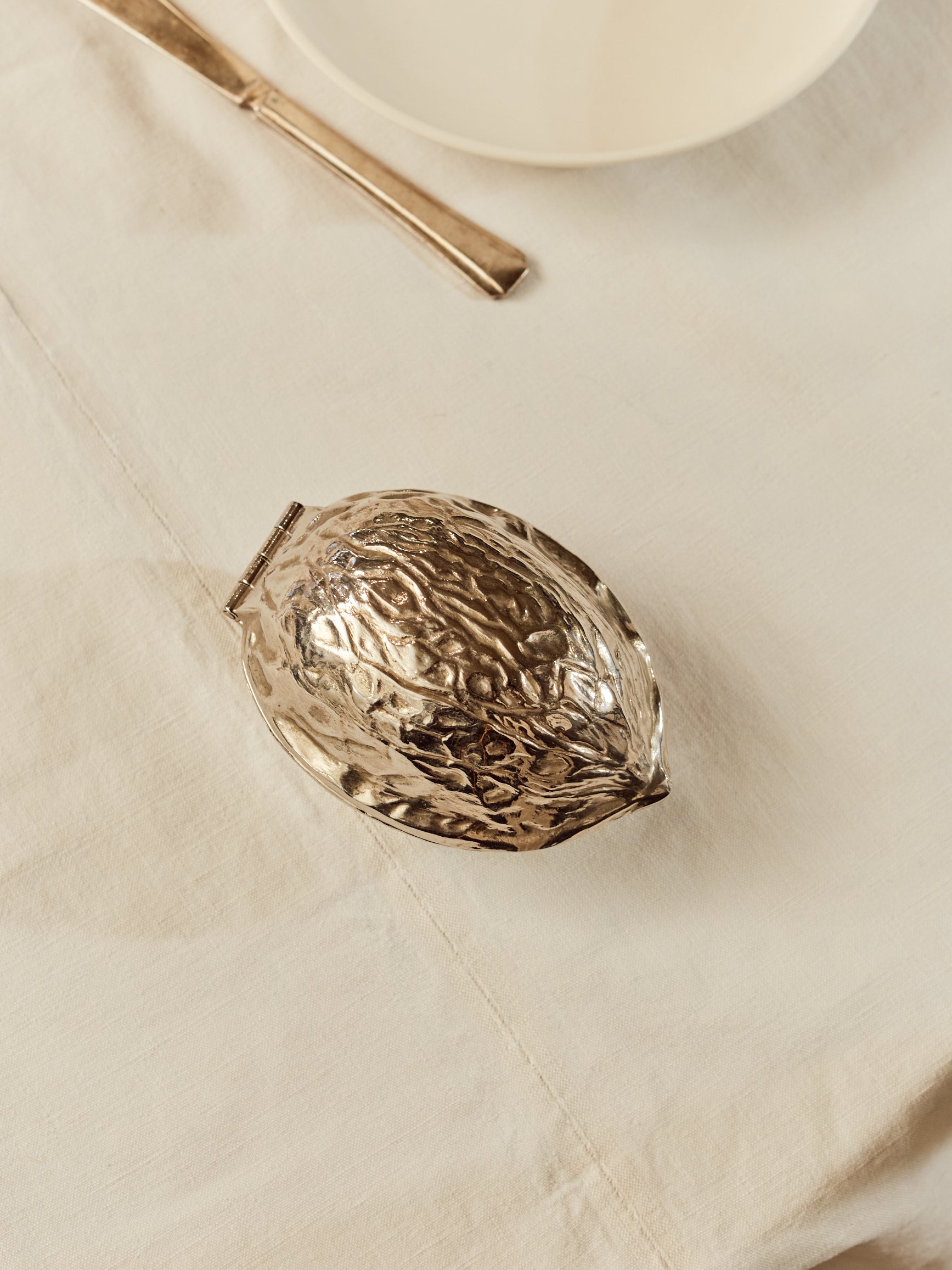 A Walnut Shaped Cracker in Brass – AlbionNord