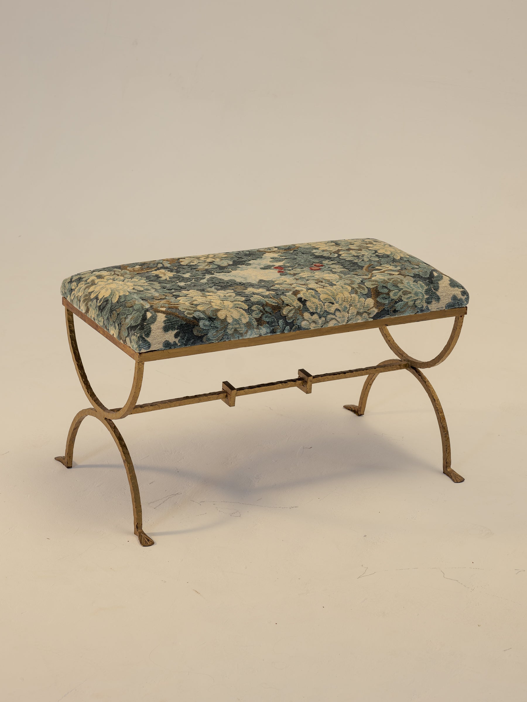 Gilt Iron Spanish Stool – AlbionNord